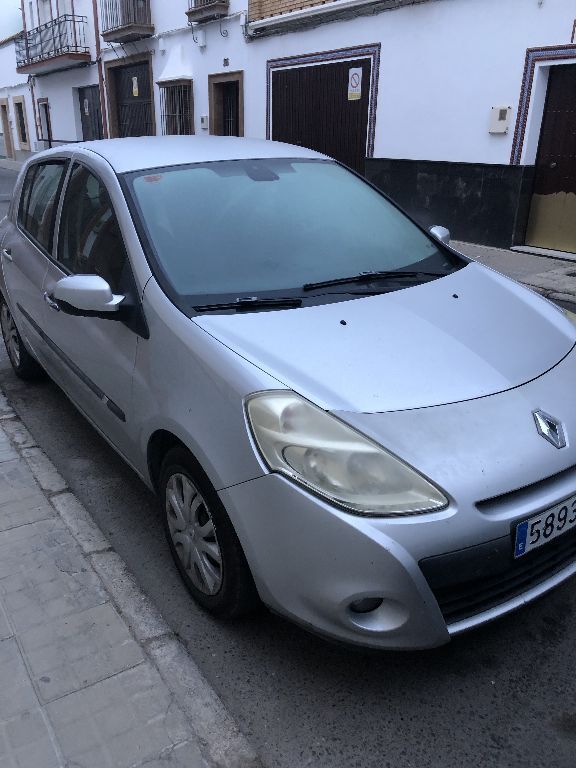 Prodaje se Renault Clio hečbek na aukciji