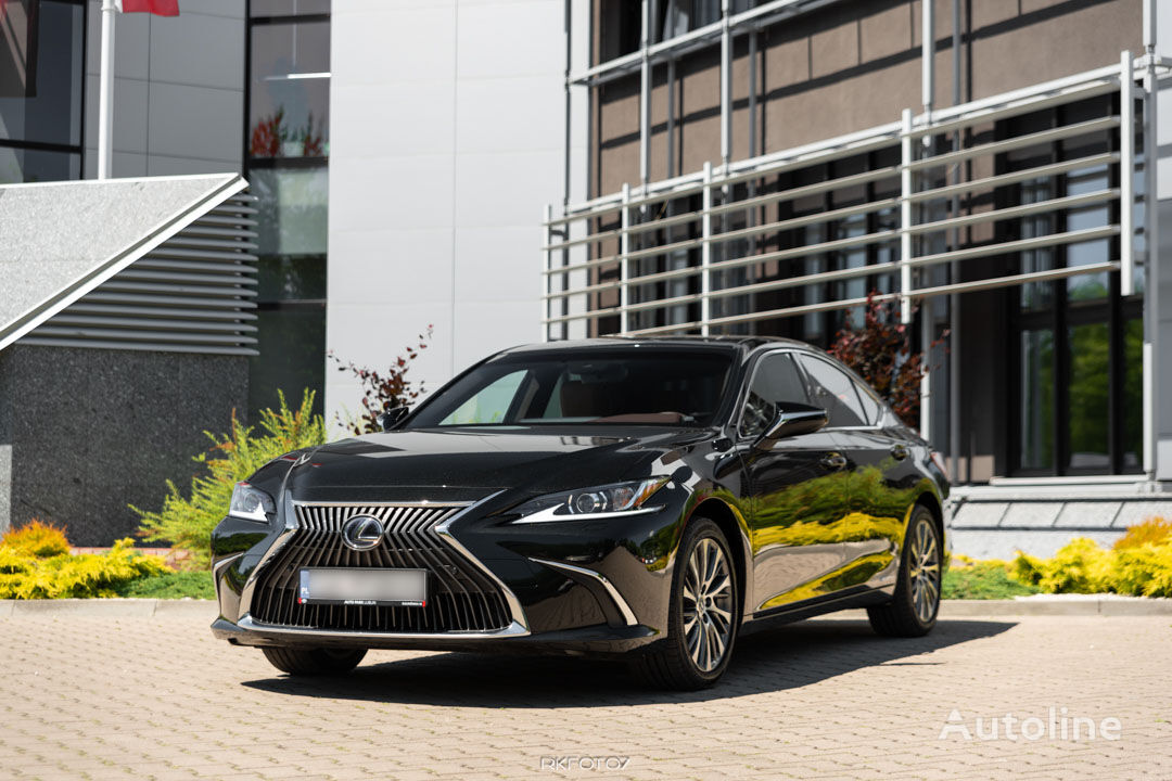 Lexus ES 300h Business Edition sedan