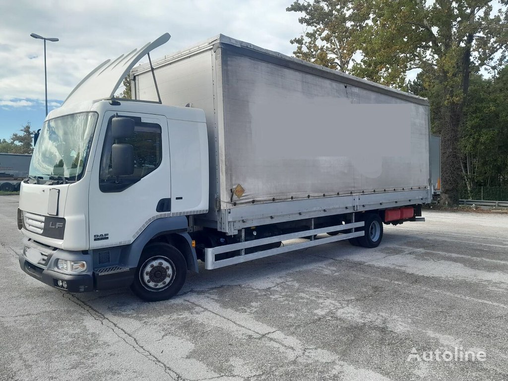 DAF 12 25 kamion s ceradom