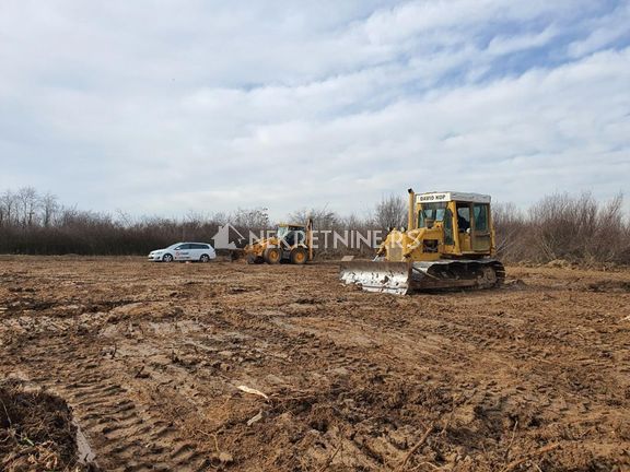 Orlovača - 30a - Građevniski plac sa lokacijiskim uslovima i plaćenom dozvolom za objekat od 1383m2