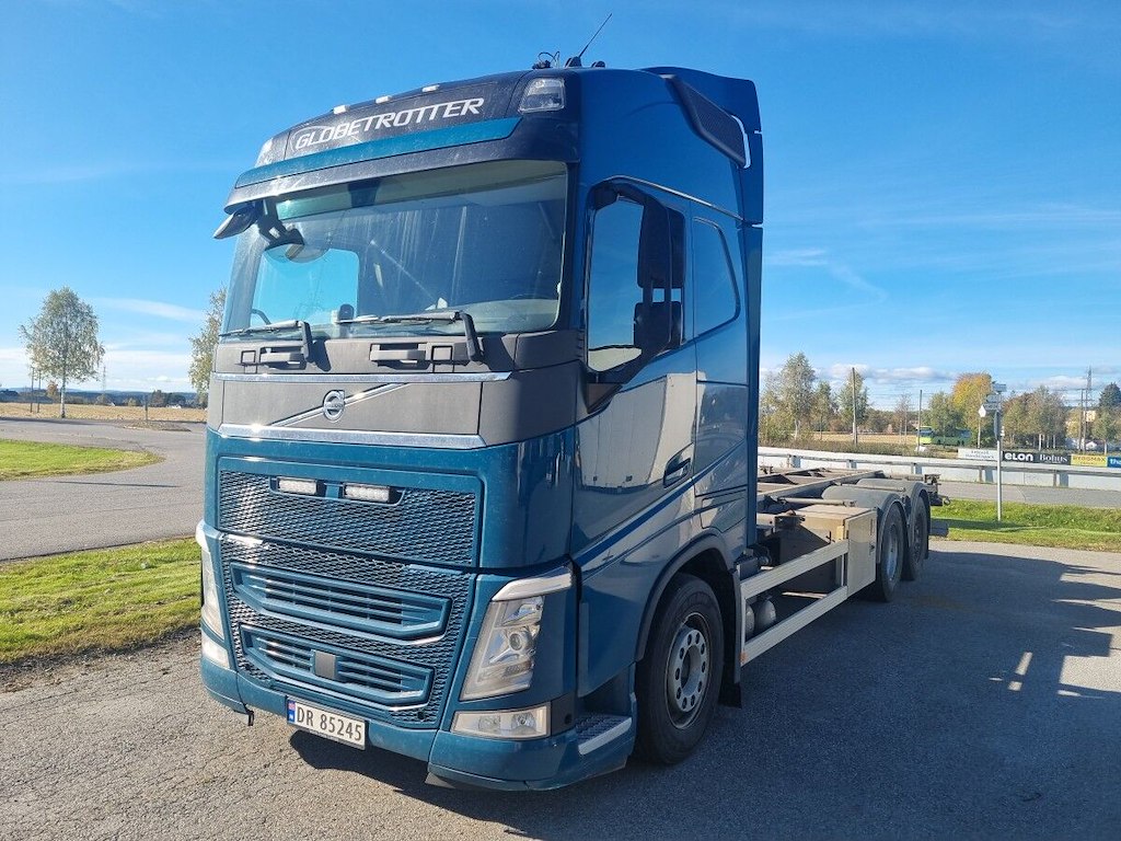 Prodaje se Volvo FH 500 vozilo za prevoz kontejnera na aukciji