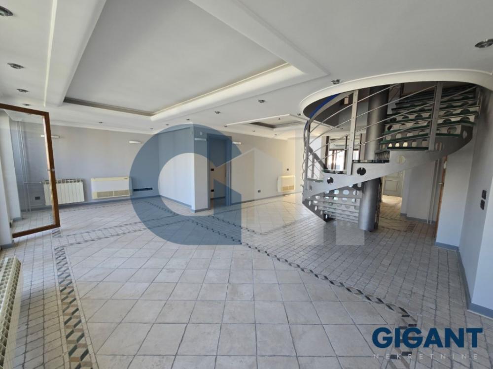 Kumanovska-Vračar, Petoiposoban stan na prodaju, 167m2, 550.000€