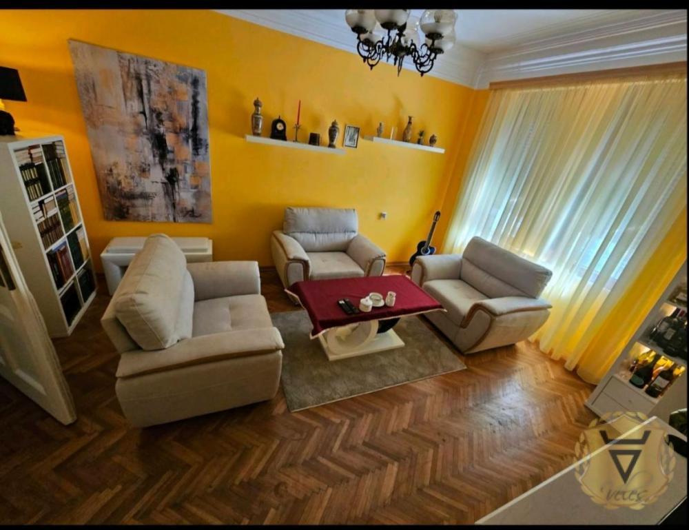 Četvorosoban stan za izdavanje, 125m2, 1.750€