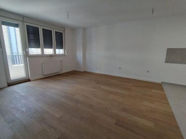 Četvorosoban stan na prodaju, 92m2, 284.300€