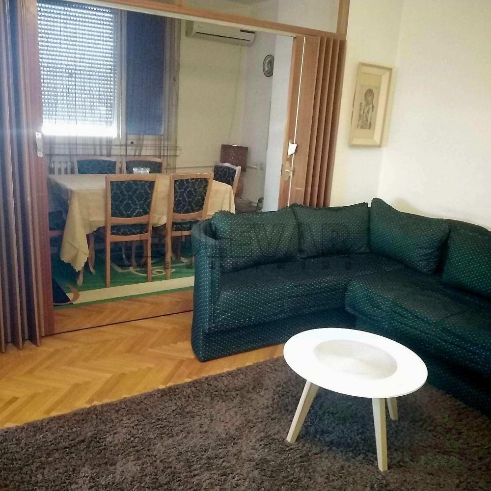 Strahinjića Bana, Dvoiposoban stan za izdavanje, 72m2, 350€