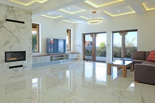 Kuća na prodaju, 892m2, 780.000€