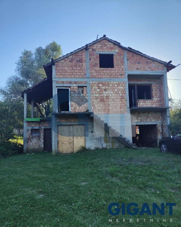 Žrtava Fašizma - Baćevac, Kuća na prodaju, 324m2, 32.000€