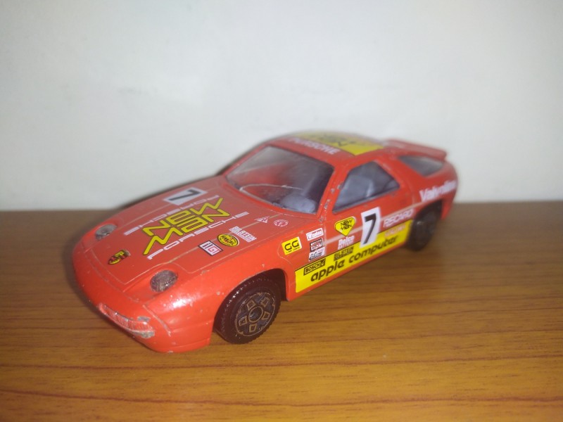 Burago Porsche 928 S4 1/43