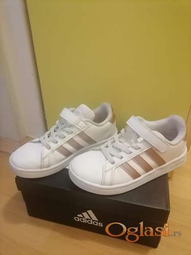 U garanciji Adidas patike broj 29,ug 18cm devojcice