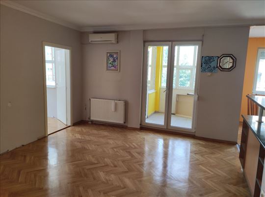 Odličan 3.5 stan na Grbavici, 85m2