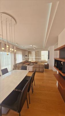 Petosoban penthouse,2 garazna mesta