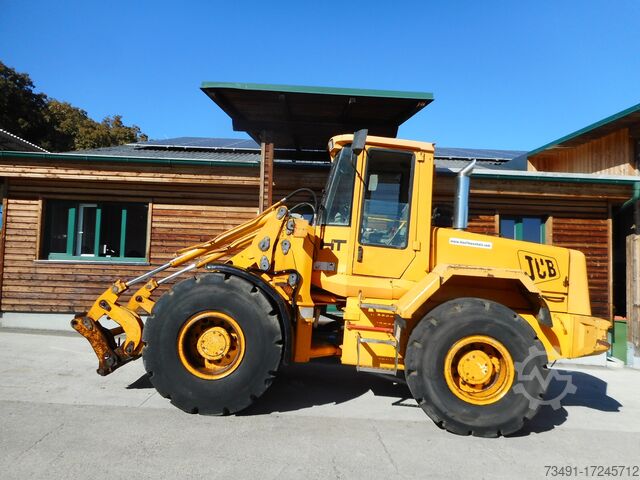 Utovarivač točkova
JCB 426B ( 11 Tonnen )