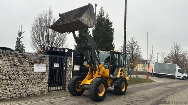 Utovarivač točkova
VOLVO L 28 mit SW Hydr Gute Zustand