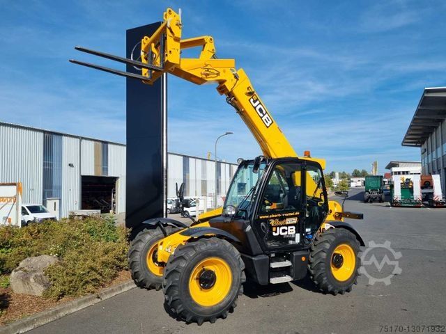 Telehandleri
JCB 541-70 / nur 350h / 2022 / 4.100kg / 7m / 109PS