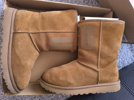 UGG CIZME 38