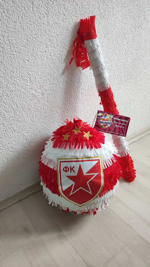 Pinjata crvena zvezda