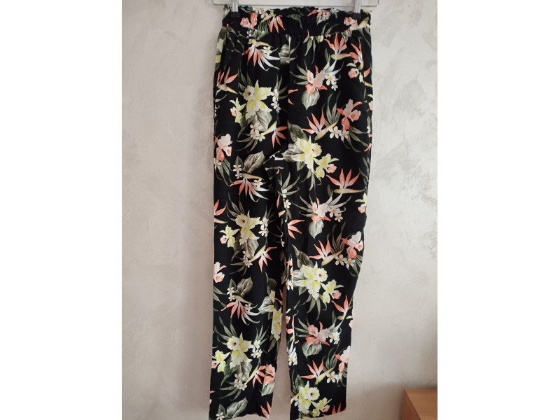 Sarene pantalone H&M vel 36