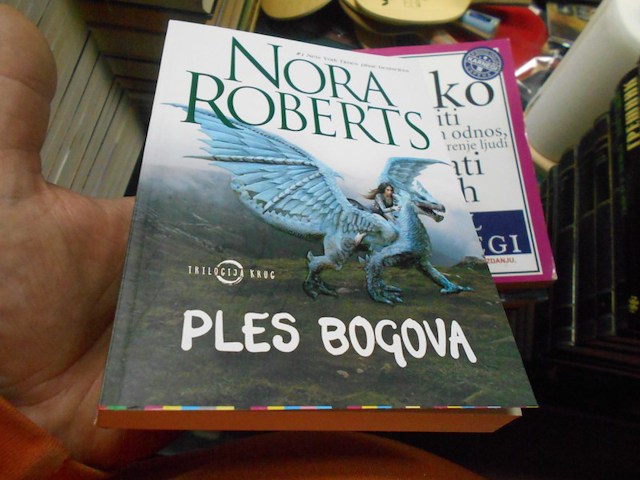 NORA ROBERTS - PLES BOGOVA