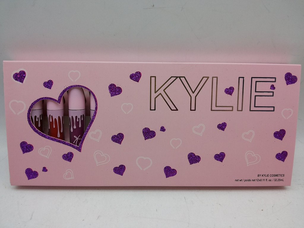 Kylie lipstick/sjaj za usne -Tečni karmin