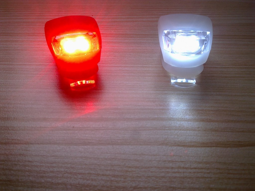 SVETLO ZA BICIKLO/blinker-led 2 komada