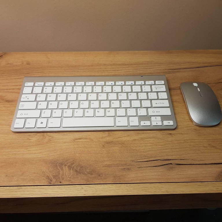 Prelepa kopija Apple tastature + miš () – Prelepa kopija Apple tastature + miš ()