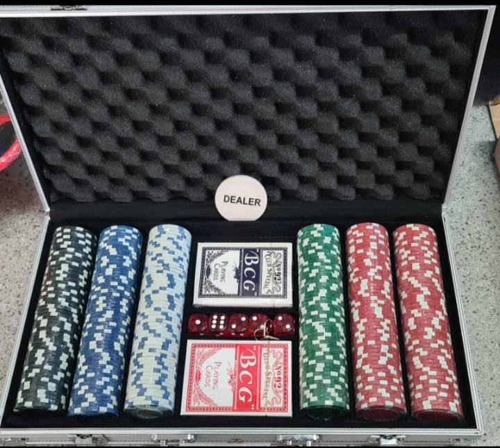 Čipovi za poker 300 kom – sa dva špila karata i koferom – Čipovi za poker 300 kom – sa dva špila karata i koferom