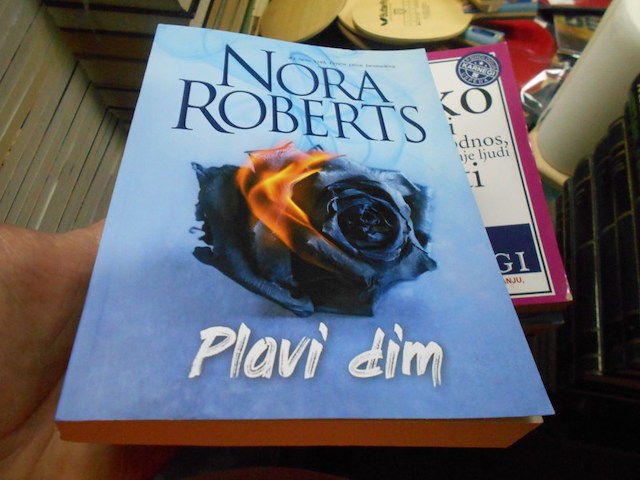 NORA ROBERTS - PLAVI DIM