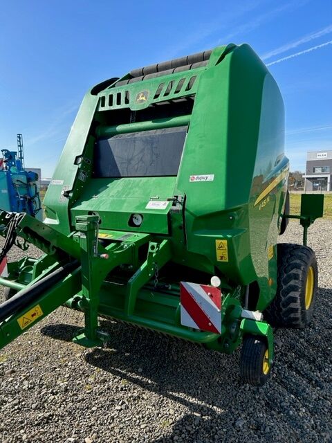 John Deere V451M balirka za četvrtaste bale