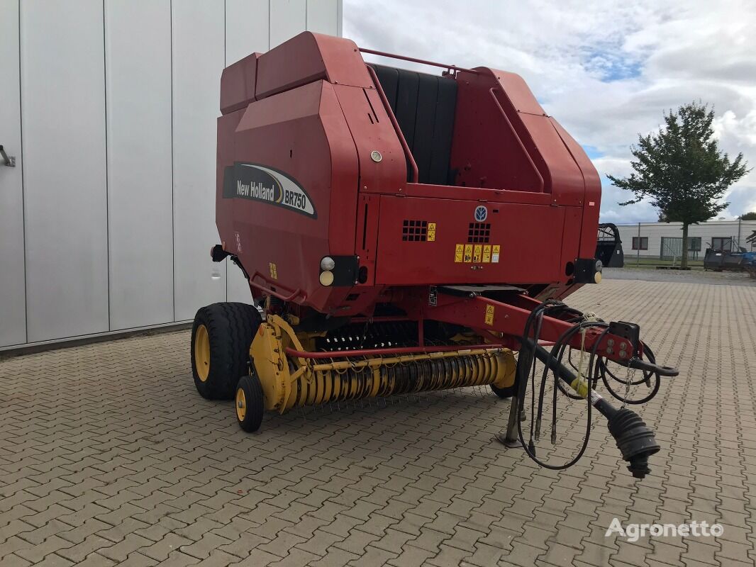 New Holland BR 750 balirka za okrugle bale