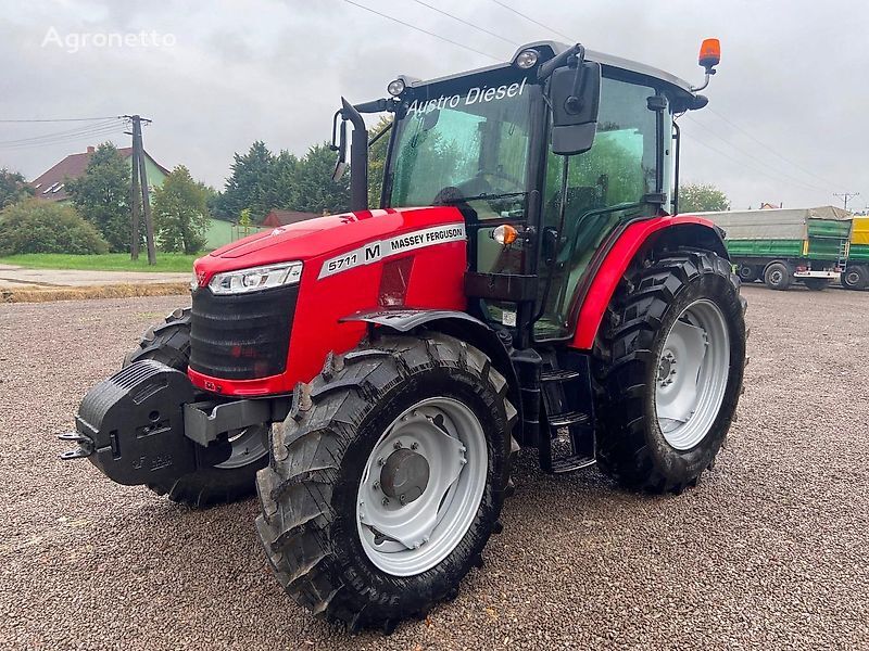 Massey Ferguson 5711M traktor točkaš