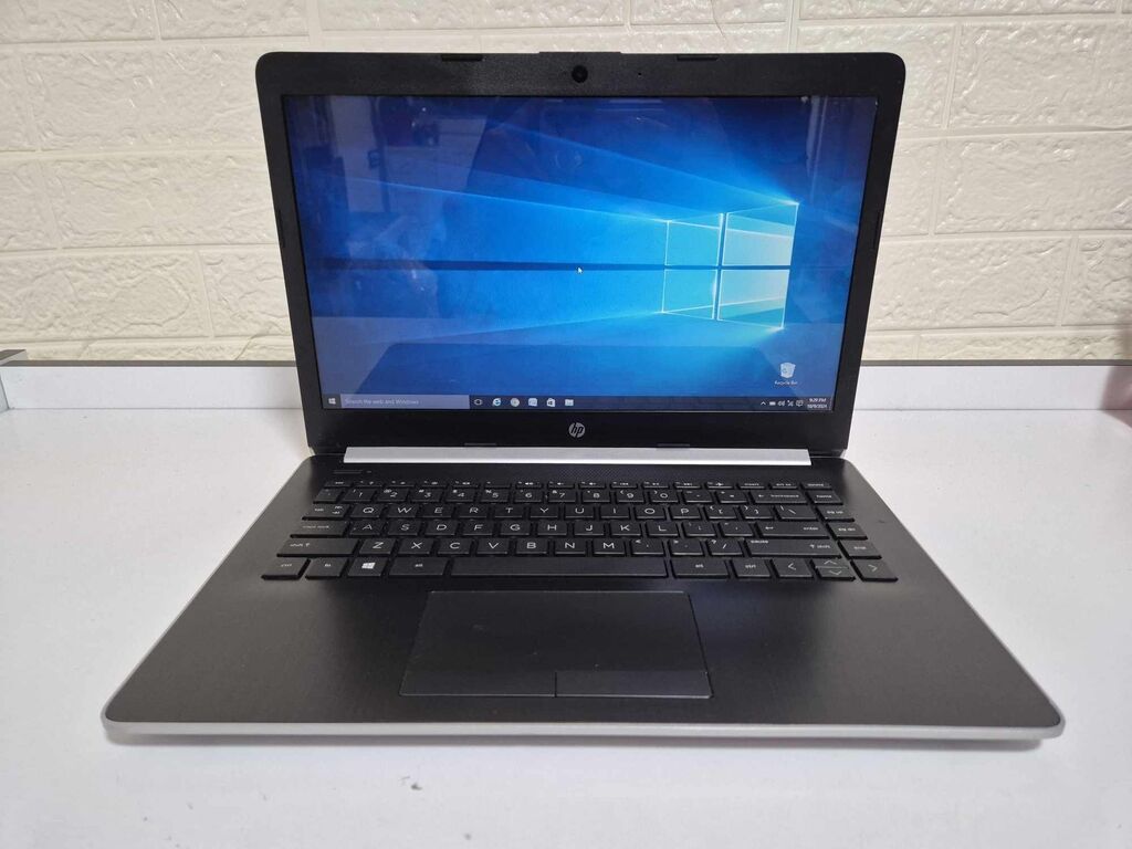 Hp 14 Ekran 14" led Procesor AMD E2-9000e 1.50ghz Ram: 4gb ddr3 Hard