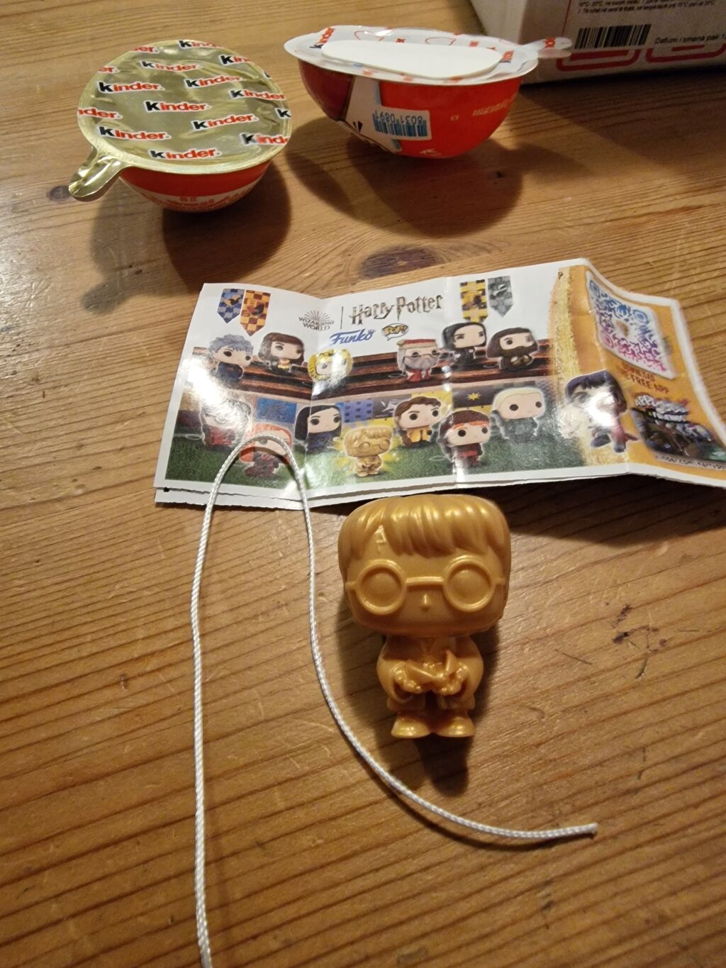 Na prodaju Kinder Joy ZLATNI Harry Poter Gold u orginalnom pakovanju