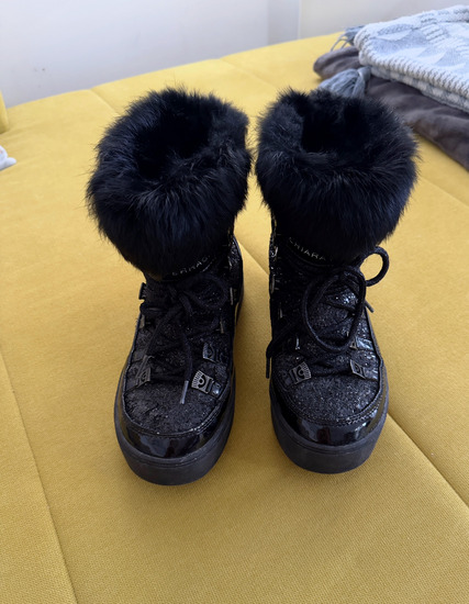 Chiara Ferragni glittered snow boots