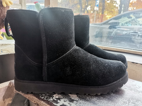 Nove original UGG čizme