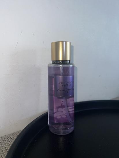 Victoria’s secret body mist LOVE SPELL