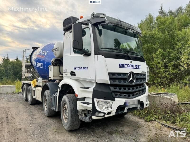 Liebherr na šasiji Mercedes-Benz Arocs 3243 kamion s mešalicom za beton