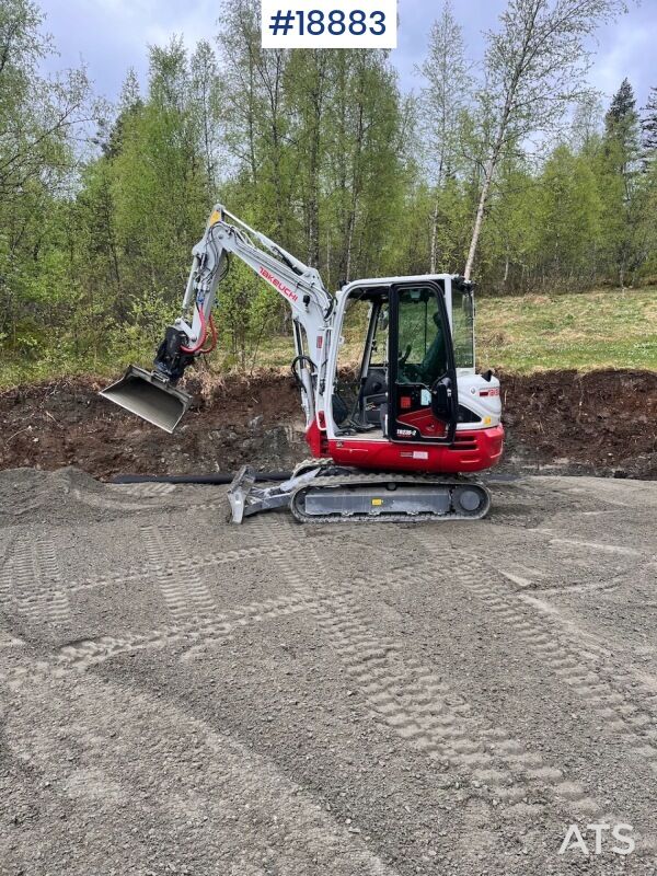 Takeuchi TB235-2 w/ Rototilt and 3 buckets. mini bager