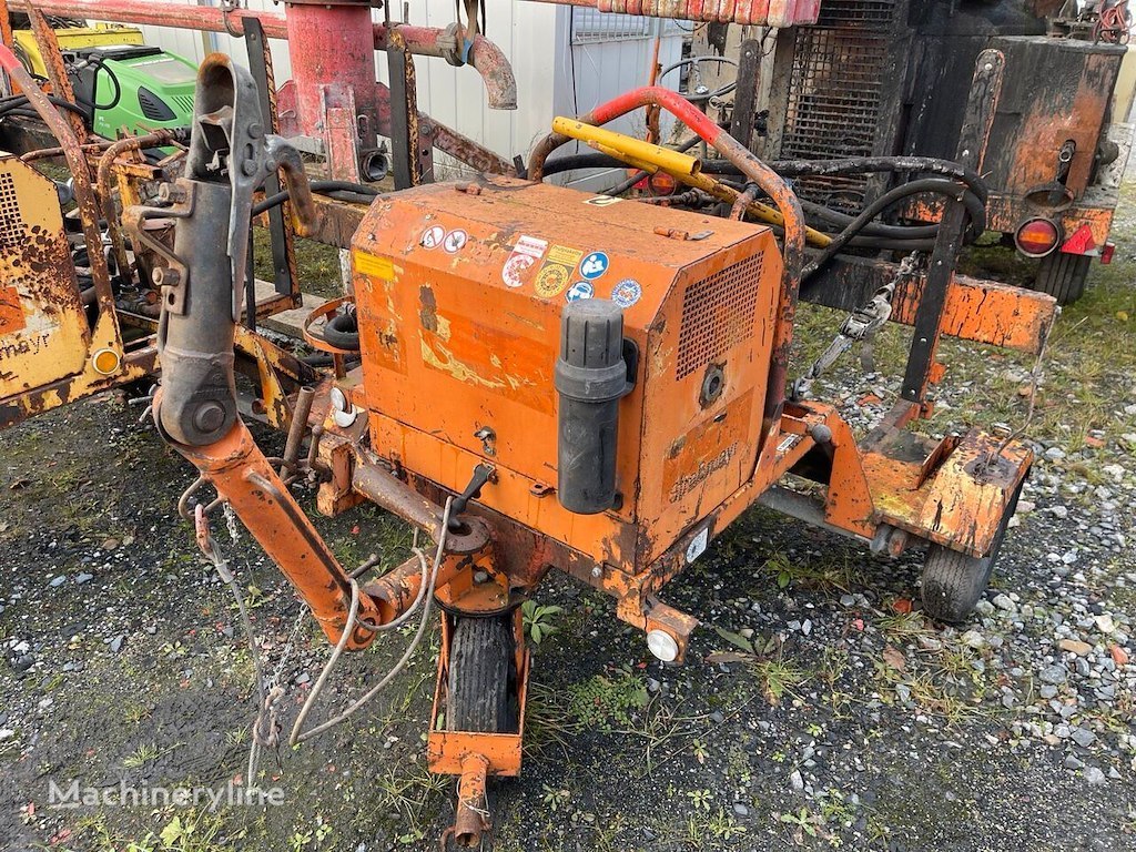 Strassmayr Straßmayr STI Steyr Bitumenspritze Vorspritzmaschine Spritzmaus mašina za zalivanje pukotina