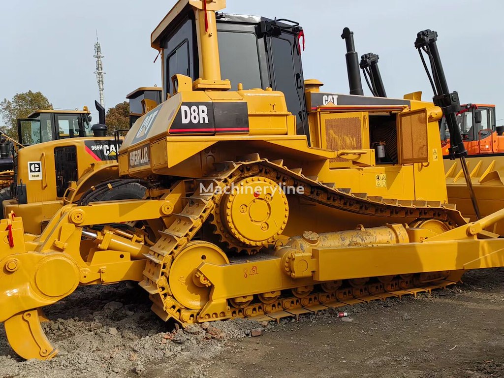 Caterpillar D8R buldožer