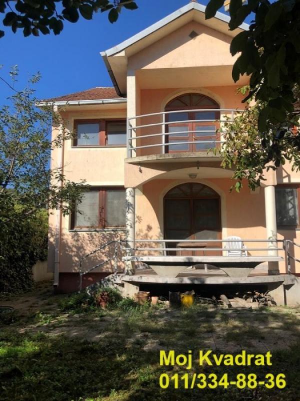 Kuća na prodaju, 390m2, 870.000€