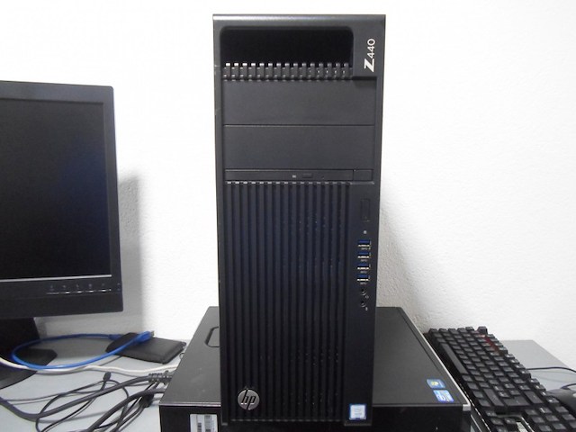 HP Z440 Workstation CPU Xeon E5-1620 v4/16GB/256/M2000