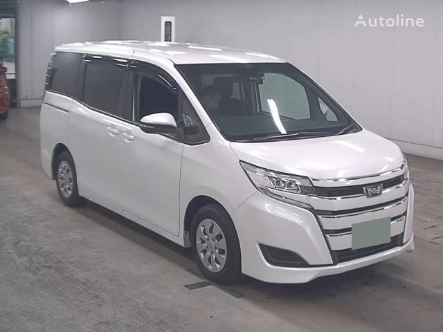 Toyota NOAH putnički minibus