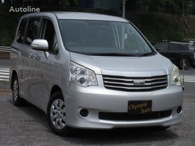 Toyota NOAH putnički minibus