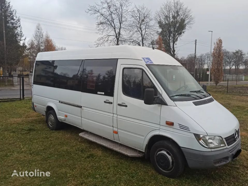 Mercedes-Benz putnički minibus