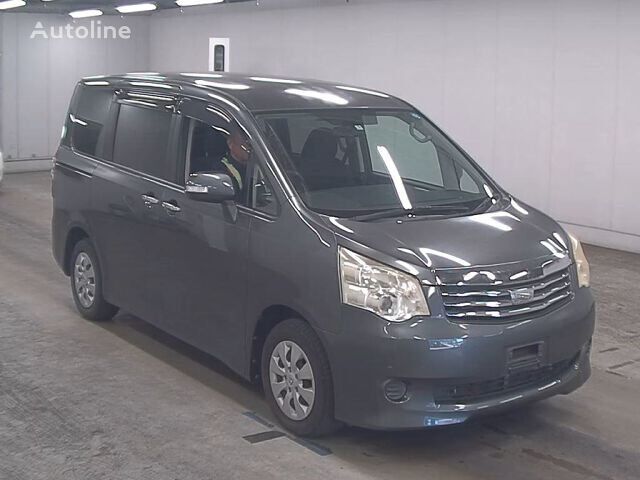 Toyota NOAH minivan