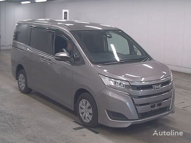 Toyota NOAH minivan