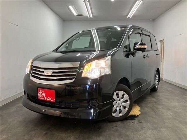 Toyota NOAH minivan