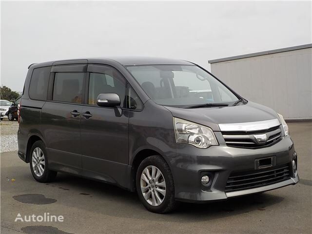 Toyota NOAH minivan