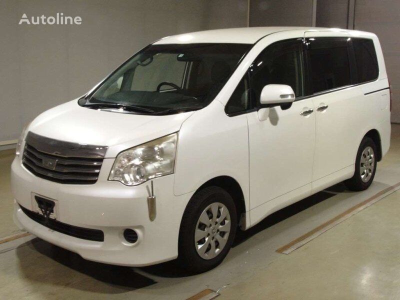 Toyota NOAH minivan