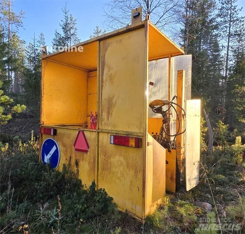 Aurausviittojen asennuslaite ostale komunalnie mašine